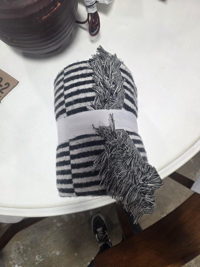 50''x60'' Oversized Woven Linework Throw Blanket Black/Cream - Thresho ...