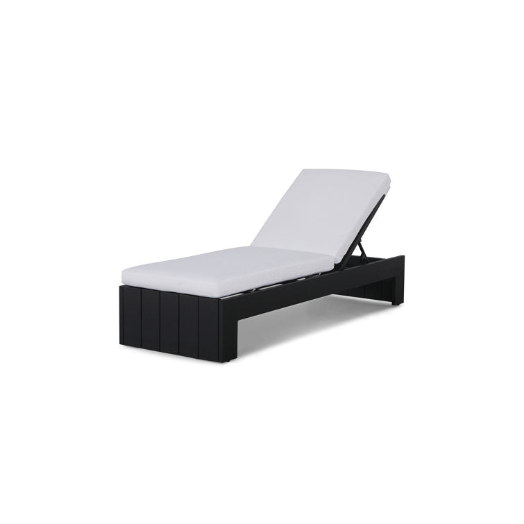 Violet Outdoor Metal Chaise Lounge – Salvage & Co Indy